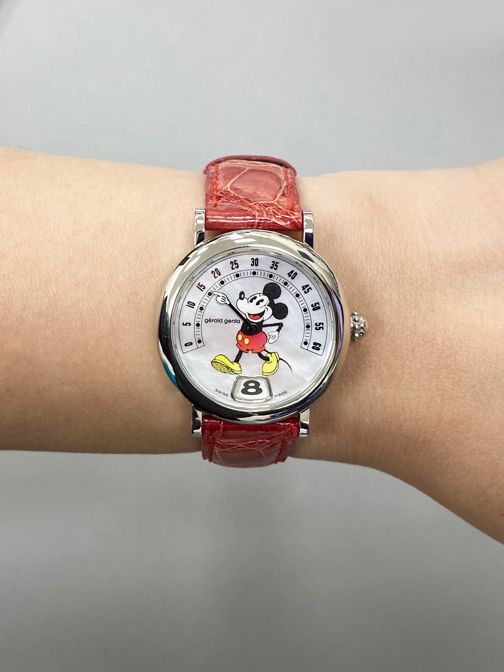 Gérald Genta Disney G.3622 Mickey Mouse MOP Dial Ladies Watch Gérald Genta Disney G.3622 Mickey Mouse MOP Dial Ladies Watch