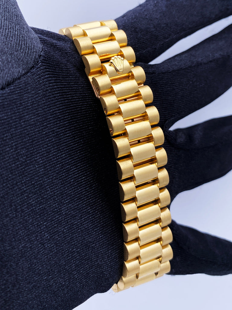 Rolex Day Date 18138 Diamond Dial 18K Yellow Gold Mens Watch